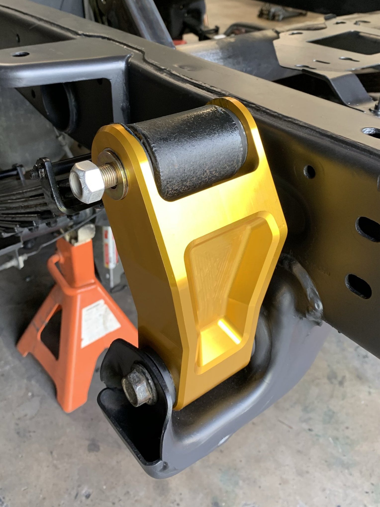 CHEVROLET/GMC 2500/3500 BILLET ALUMINUM SHACKLES — Kibbetech
